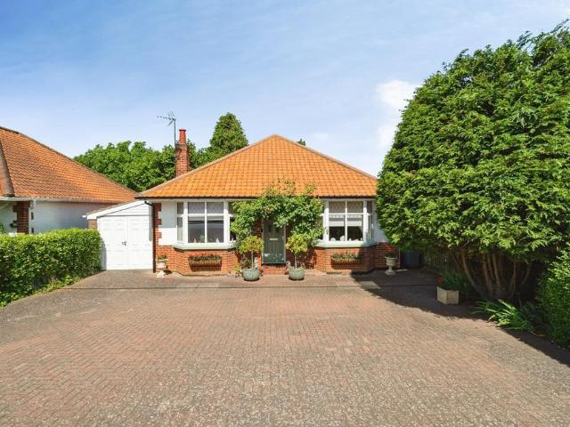 3 bedroom detached bungalow for sale