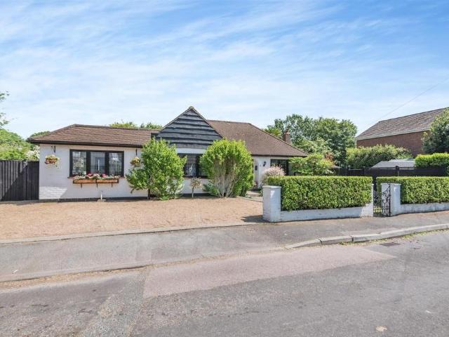 3 bedroom detached bungalow for sale