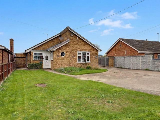 3 bedroom detached bungalow for sale