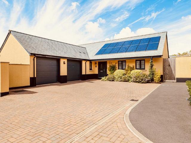 3 bedroom detached bungalow for sale