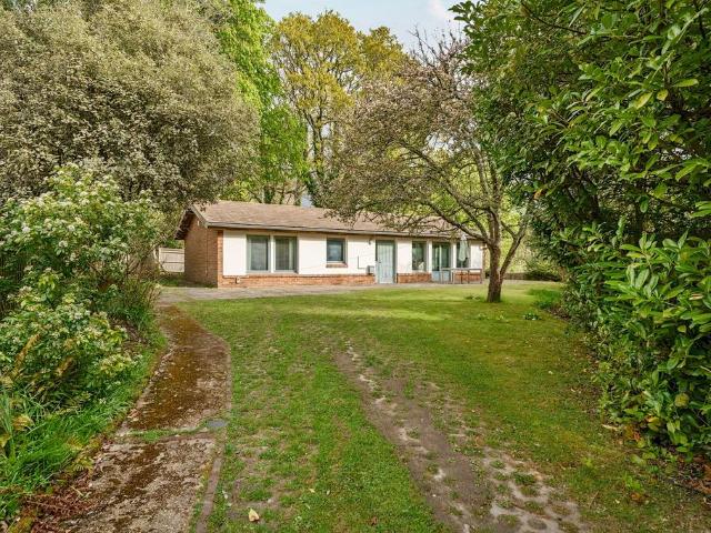 3 bedroom detached bungalow for sale