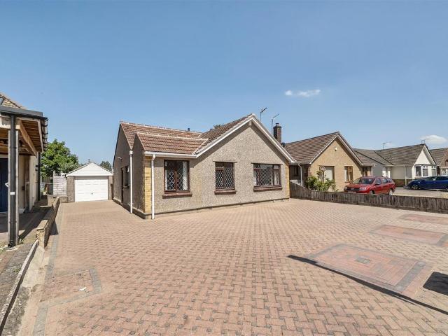 3 bedroom detached bungalow for sale