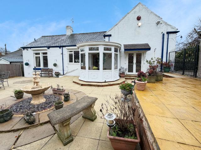 3 bedroom detached bungalow for sale