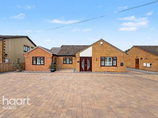 3 bedroom detached bungalow for sale