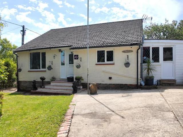 3 bedroom detached bungalow for sale
