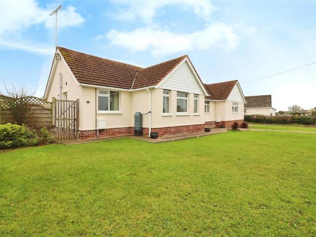 3 bedroom detached bungalow for sale