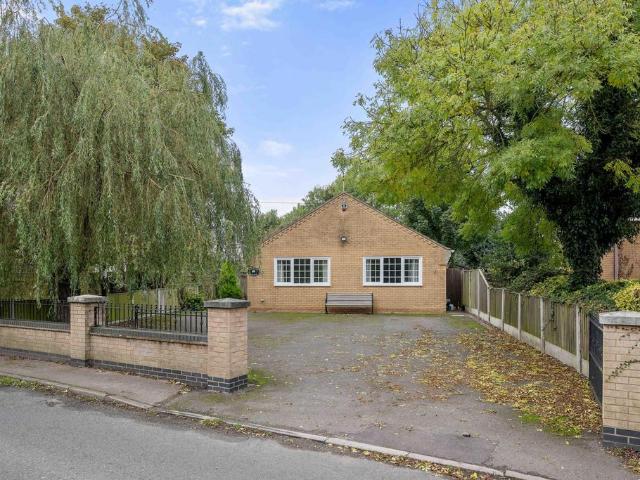 3 bedroom detached bungalow for sale