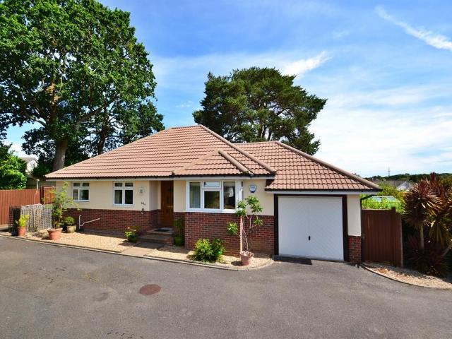 3 bedroom detached bungalow for sale