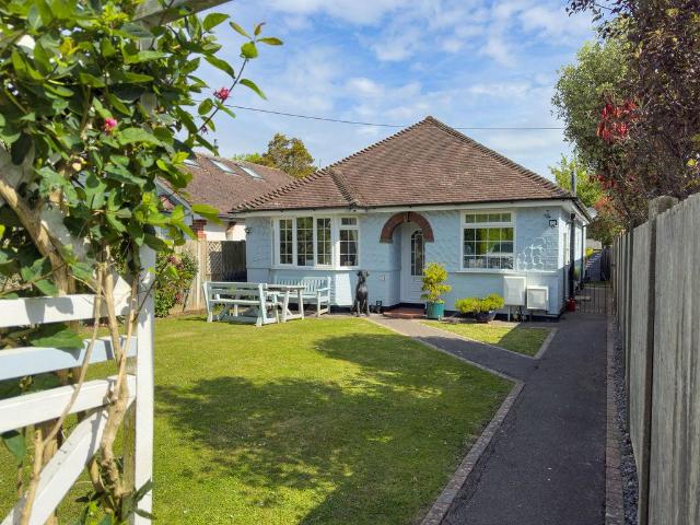 3 bedroom detached bungalow for sale