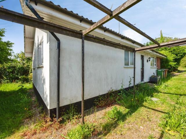3 bedroom detached bungalow for sale
