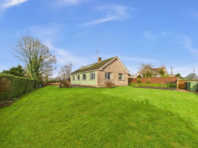 3 bedroom detached bungalow for sale