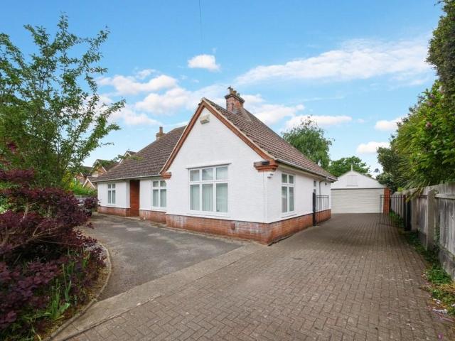 3 bedroom detached bungalow for sale