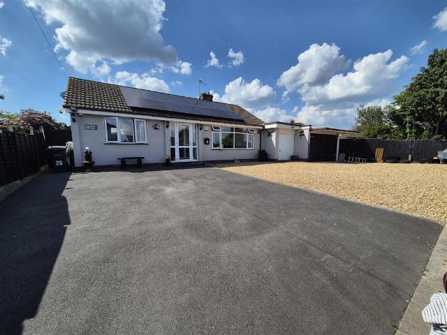 3 bedroom detached bungalow for sale