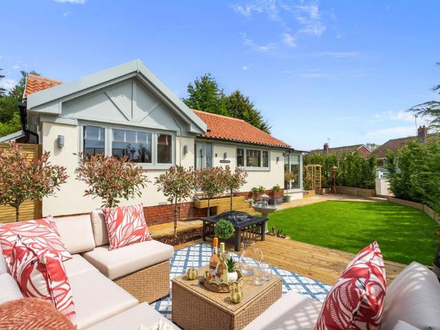 3 bedroom detached bungalow for sale