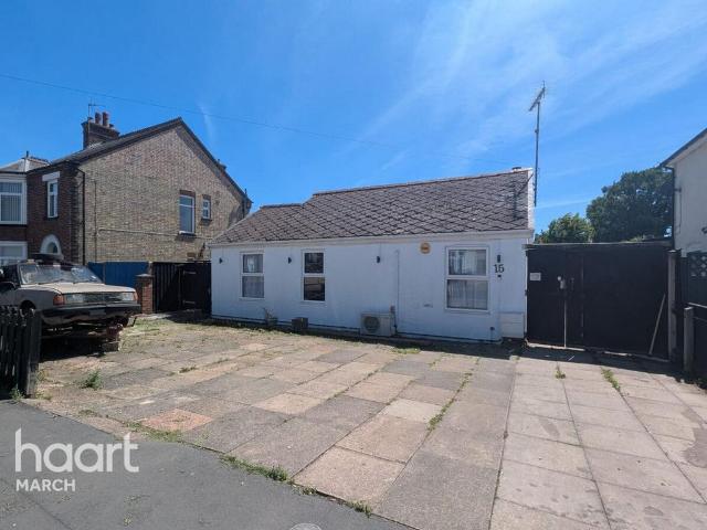 3 bedroom detached bungalow for sale