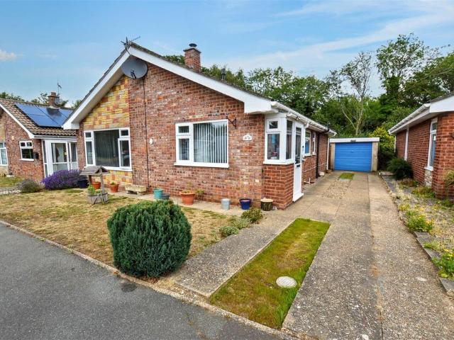 3 bedroom detached bungalow for sale