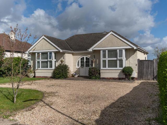 3 bedroom detached bungalow for sale