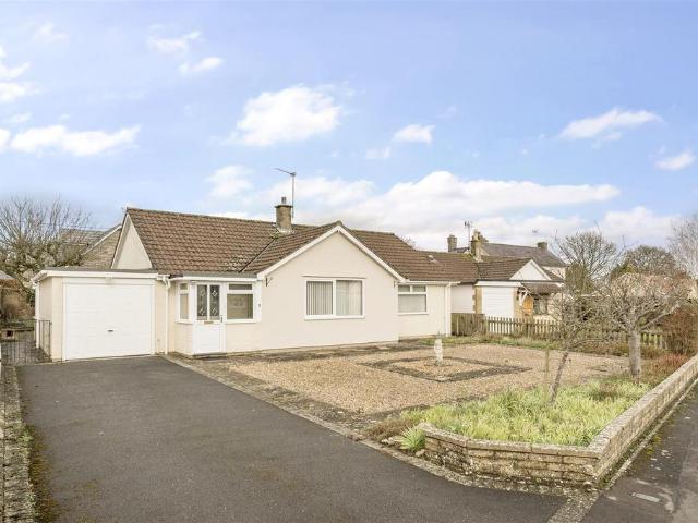 3 bedroom detached bungalow for sale