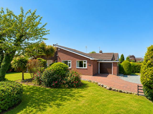 3 bedroom detached bungalow for sale