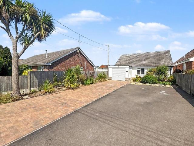 3 bedroom detached bungalow for sale