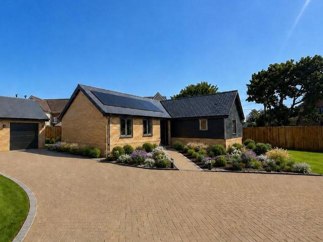 3 bedroom detached bungalow for sale