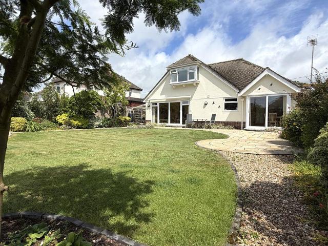 3 bedroom detached bungalow for sale