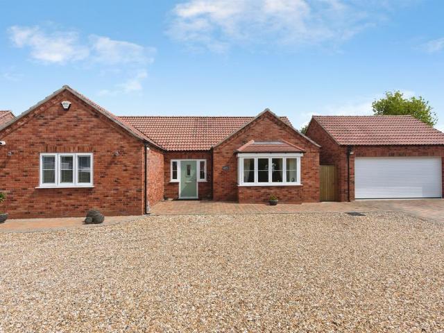 3 bedroom detached bungalow for sale