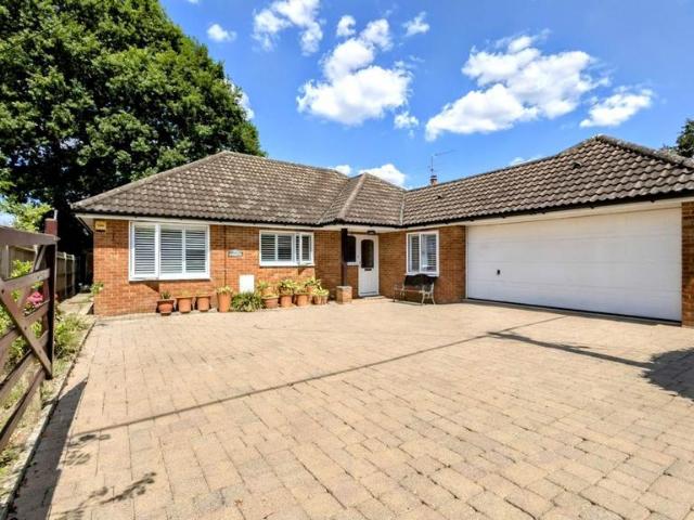 3 bedroom detached bungalow for sale