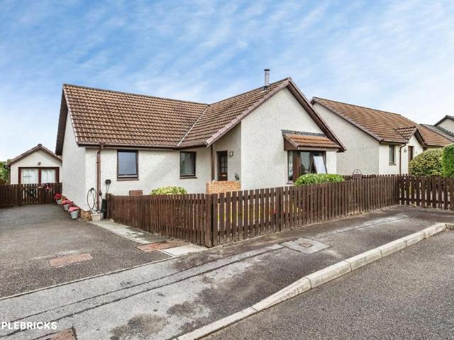 3 bedroom detached bungalow for sale