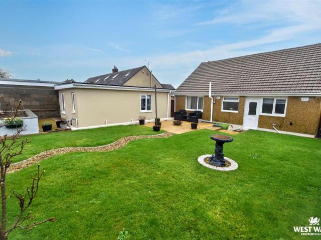 3 bedroom detached bungalow for sale