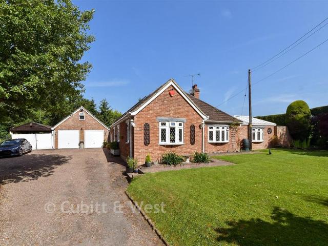 3 bedroom detached bungalow for sale