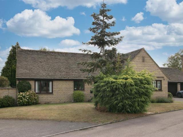 3 bedroom detached bungalow for sale