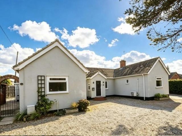 3 bedroom detached bungalow for sale