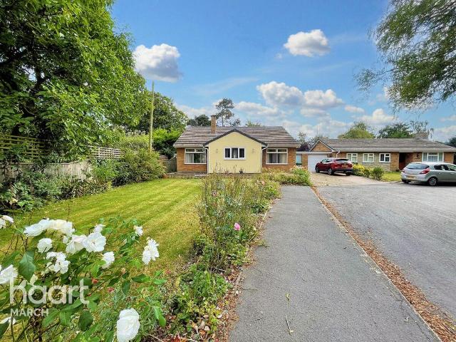 3 bedroom detached bungalow for sale
