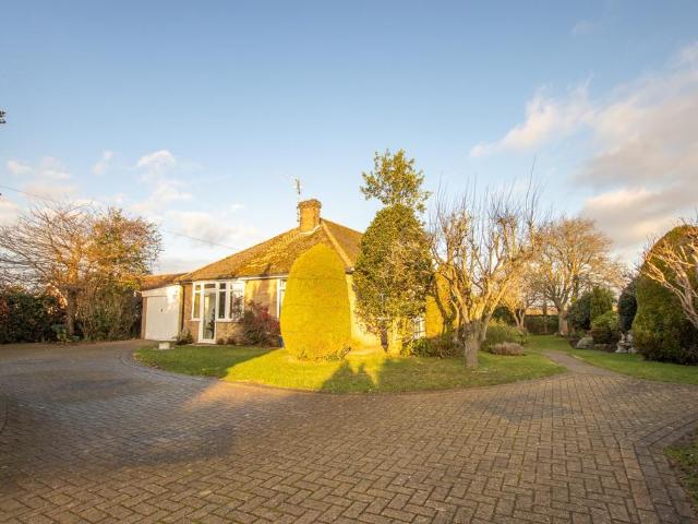 3 bedroom detached bungalow for sale