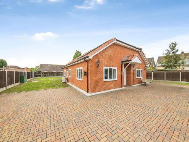 3 bedroom detached bungalow for sale