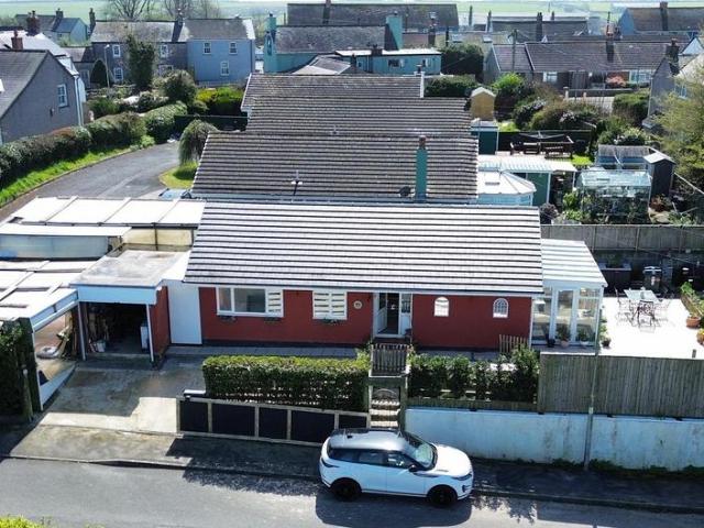 3 bedroom detached bungalow for sale