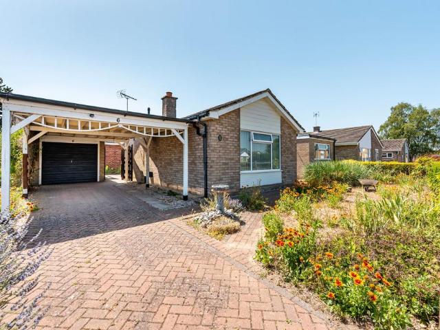 3 bedroom detached bungalow for sale