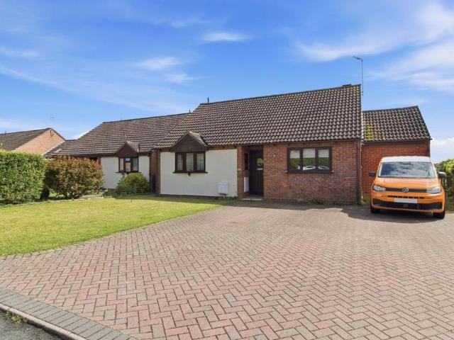 3 bedroom detached bungalow for sale
