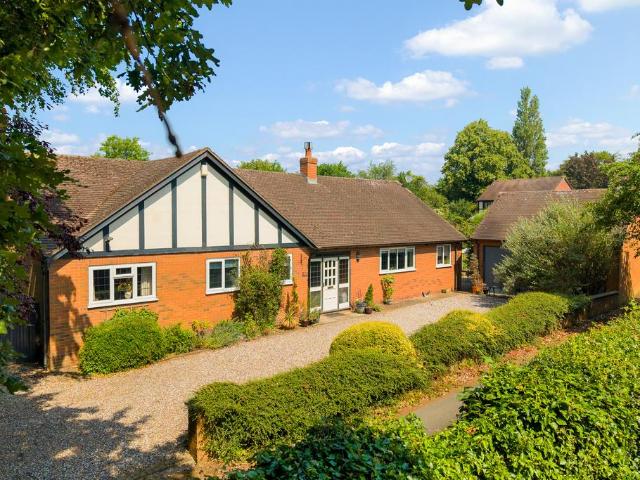 3 bedroom detached bungalow for sale