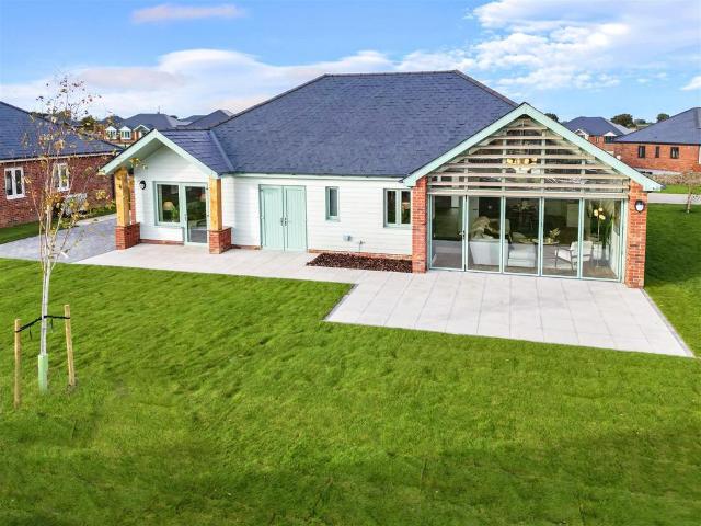 3 bedroom detached bungalow for sale