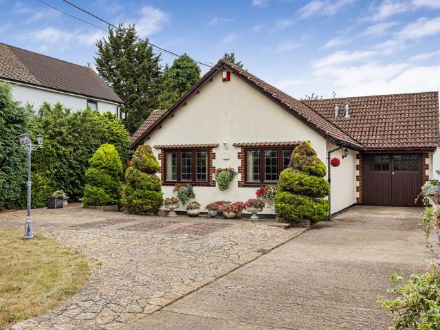 3 bedroom detached bungalow for sale