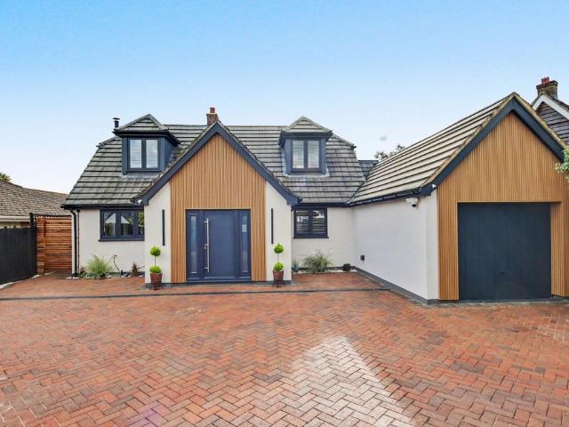 3 bedroom detached bungalow for sale
