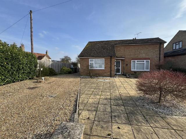 3 bedroom detached bungalow for sale