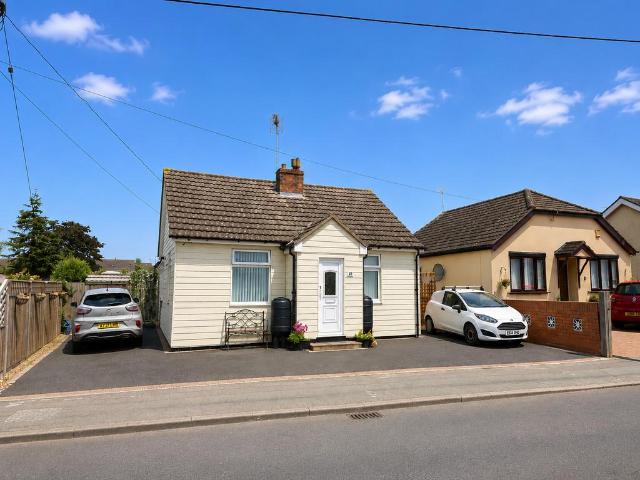 3 bedroom detached bungalow for sale