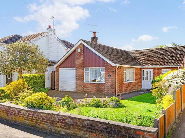 3 bedroom detached bungalow for sale
