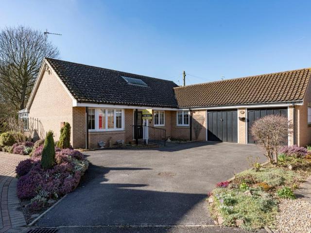 3 bedroom detached bungalow for sale