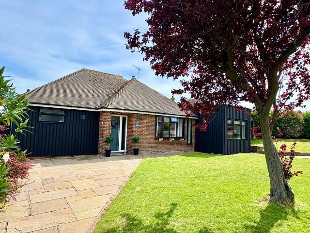 3 bedroom detached bungalow for sale
