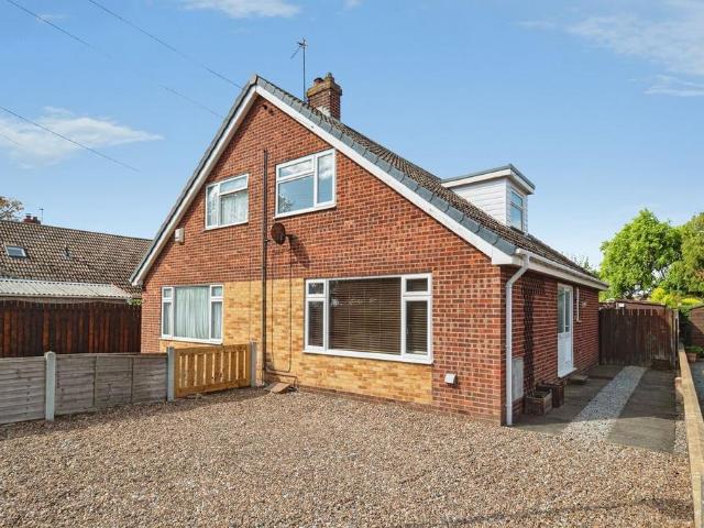 3 bedroom detached bungalow for sale