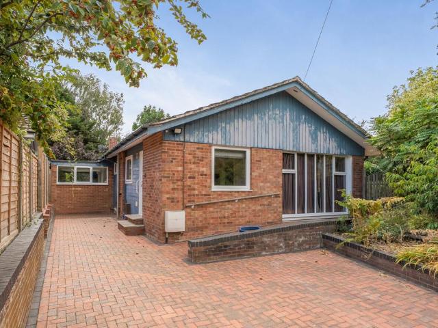 3 bedroom detached bungalow for sale